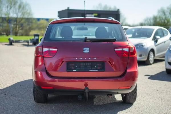 Red SEAT Ibiza 2010 in Liepaja, with an engine capacity of 1.20 L and mileage of 218 thousand km for 4650 €, photo 3 on AUTOMOTO.COM.LV