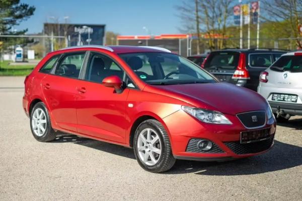 Red SEAT Ibiza 2010 in Liepaja, with an engine capacity of 1.20 L and mileage of 218 thousand km for 4650 €, photo 5 on AUTOMOTO.COM.LV