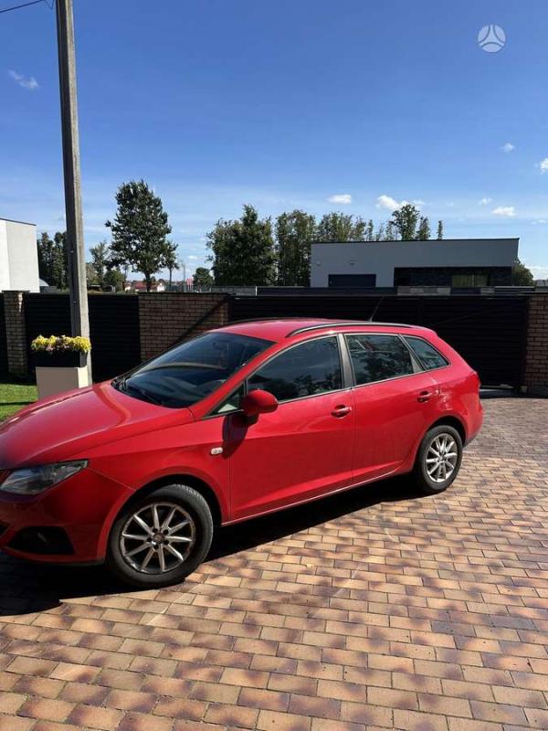 SEAT Ibiza 2011 in Kaunas on AUTOMOTO.COM.LV Red SEAT Ibiza 2011 in Kaunas, with an engine capacity of 1.60 L and mileage of 248 thousand km for 2700 €, photo 3 on AUTOMOTO.COM.LV