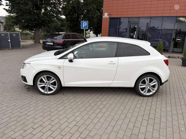 White SEAT Ibiza 2008 in Jonava, with an engine capacity of 1.90 L and mileage of 325 thousand km for 2800 €, photo 3 on AUTOMOTO.COM.LV
