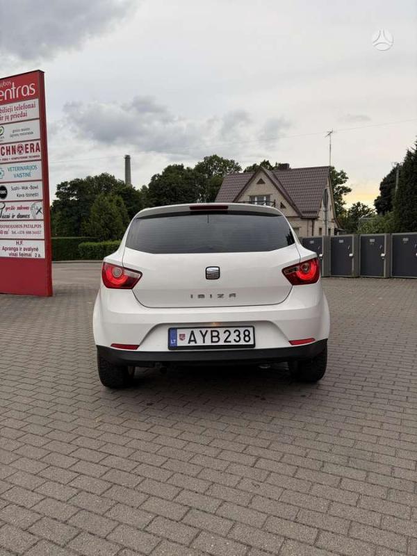 White SEAT Ibiza 2008 in Jonava, with an engine capacity of 1.90 L and mileage of 325 thousand km for 2800 €, photo 5 on AUTOMOTO.COM.LV
