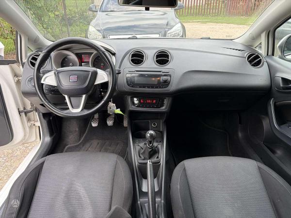 White SEAT Ibiza 2008 in Jonava, with an engine capacity of 1.90 L and mileage of 325 thousand km for 2800 €, photo 6 on AUTOMOTO.COM.LV