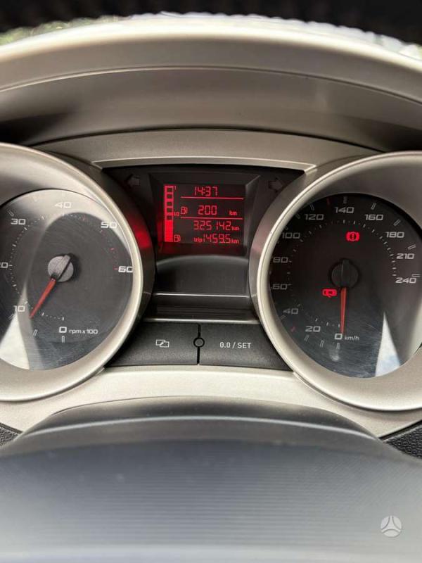 White SEAT Ibiza 2008 in Jonava, with an engine capacity of 1.90 L and mileage of 325 thousand km for 2800 €, photo 9 on AUTOMOTO.COM.LV