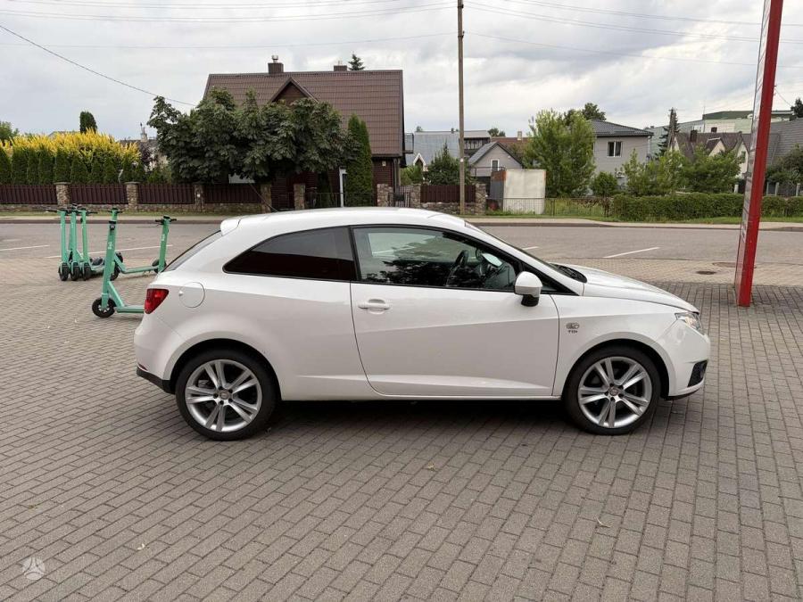 Balts SEAT Ibiza 2008 Jonava, ar dzinēja tilpumu 1.90 L un nobraukumu 325 tūkst. km par 2400 €, foto 5 vietnē AUTOMOTO.COM.LV