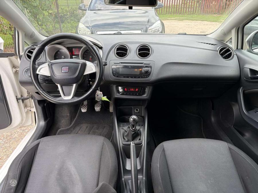 Balts SEAT Ibiza 2008 Jonava, ar dzinēja tilpumu 1.90 L un nobraukumu 325 tūkst. km par 2400 €, foto 7 vietnē AUTOMOTO.COM.LV