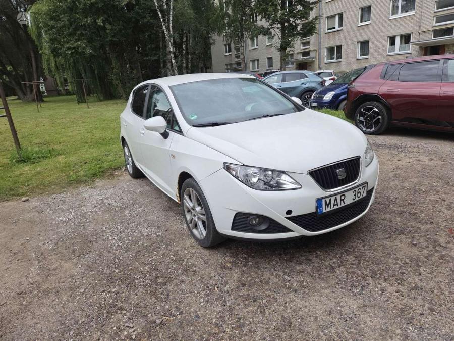 White SEAT Ibiza 2008 in Kaunas, with an engine capacity of 1.60 L and mileage of 193 thousand km for 1000 €, photo 3 on AUTOMOTO.COM.LV