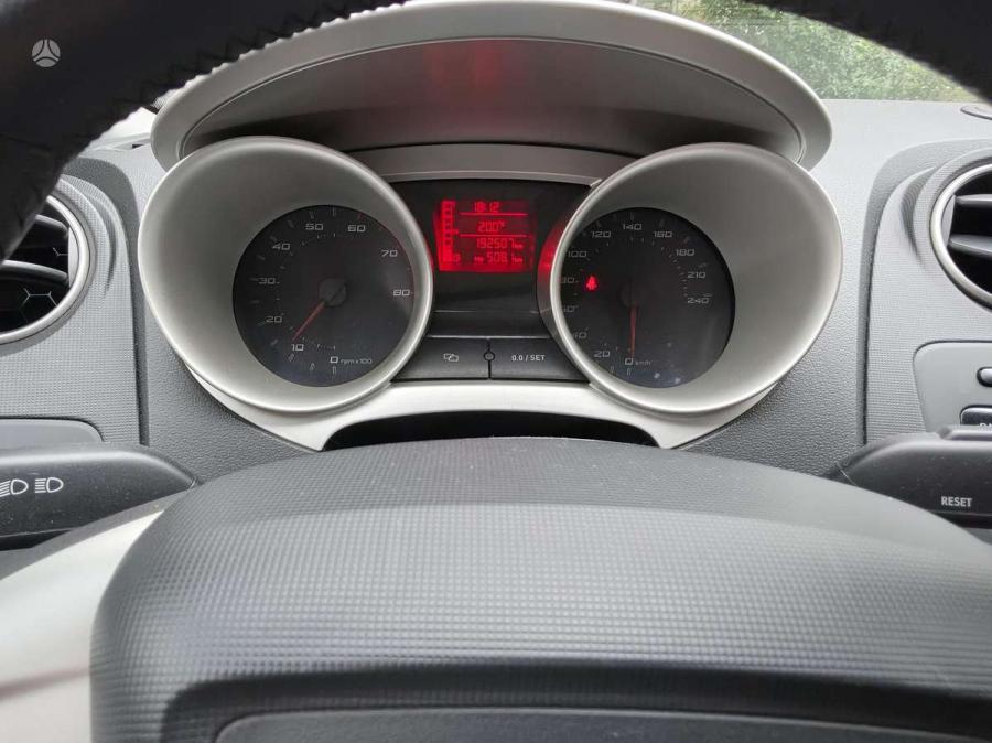 White SEAT Ibiza 2008 in Kaunas, with an engine capacity of 1.60 L and mileage of 193 thousand km for 1000 €, photo 5 on AUTOMOTO.COM.LV