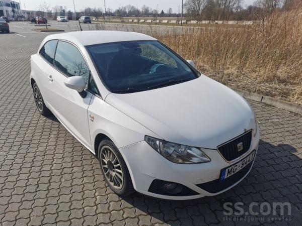 White SEAT Ibiza 2009 in Jurmala, with an engine capacity of 1.90 L and mileage of 311 thousand km for 2250 €, photo 1 on AUTOMOTO.COM.LV