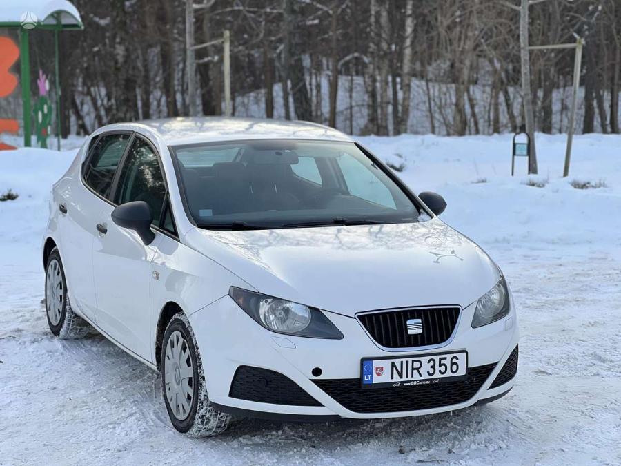White SEAT Ibiza 2010 in Vilnius, with an engine capacity of 1.60 L and mileage of 279 thousand km for 1950 €, photo 1 on AUTOMOTO.COM.LV
