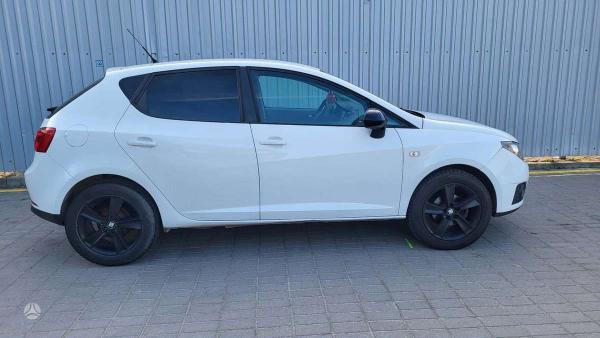 White SEAT Ibiza 2010 in Marijampole, with an engine capacity of 1.20 L and mileage of 172 thousand km for 2300 €, photo 3 on AUTOMOTO.COM.LV