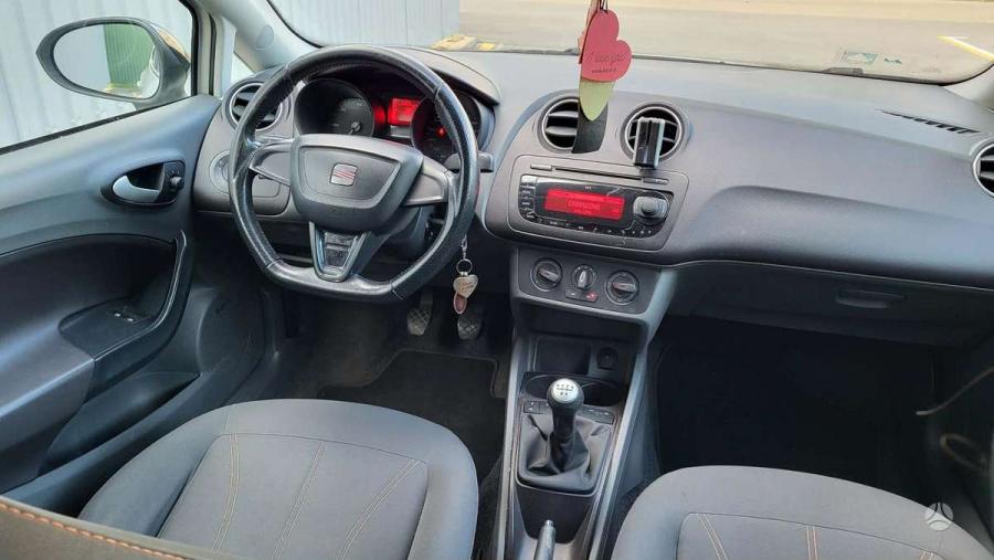Balts SEAT Ibiza 2010 Marijampole, ar dzinēja tilpumu 1.20 L un nobraukumu 172 tūkst. km par 2300 €, foto 9 vietnē AUTOMOTO.COM.LV