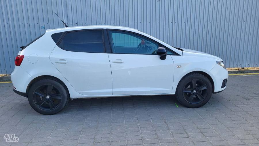 White SEAT Ibiza 2010 in Marijampole, with an engine capacity of 1.20 L and mileage of 171 thousand km for 1999 €, photo 3 on AUTOMOTO.COM.LV