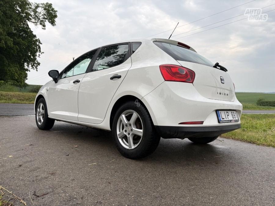 White SEAT Ibiza 2011 in Vilkaviskis, with an engine capacity of 1.40 L and mileage of 159 thousand km for 3850 €, photo 5 on AUTOMOTO.COM.LV