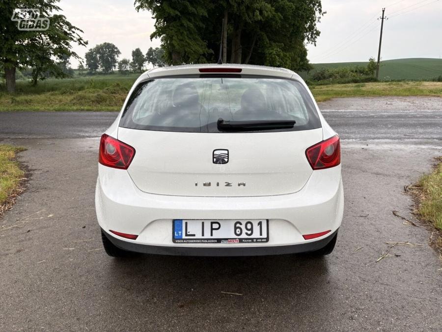 White SEAT Ibiza 2011 in Vilkaviskis, with an engine capacity of 1.40 L and mileage of 159 thousand km for 3850 €, photo 6 on AUTOMOTO.COM.LV