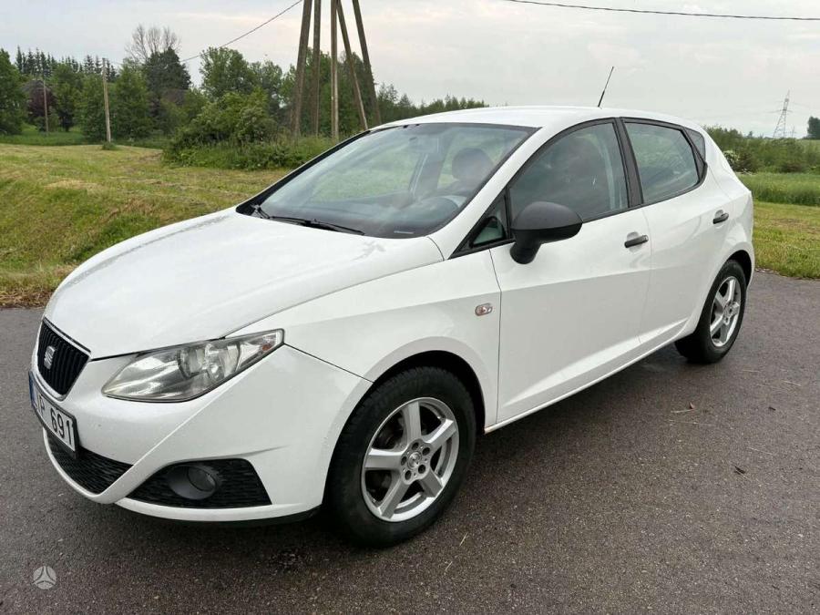 White SEAT Ibiza 2011 in Vilkaviskis, with an engine capacity of 1.39 L and mileage of 159 thousand km for 3100 €, photo 1 on AUTOMOTO.COM.LV