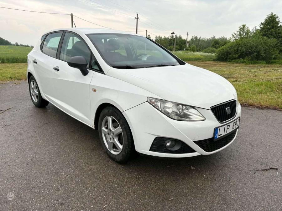 White SEAT Ibiza 2011 in Vilkaviskis, with an engine capacity of 1.39 L and mileage of 159 thousand km for 3100 €, photo 3 on AUTOMOTO.COM.LV