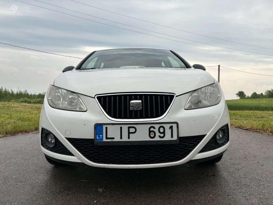 White SEAT Ibiza 2011 in Vilkaviskis, with an engine capacity of 1.39 L and mileage of 159 thousand km for 3100 €, photo 4 on AUTOMOTO.COM.LV