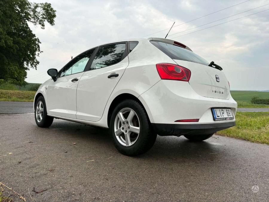 White SEAT Ibiza 2011 in Vilkaviskis, with an engine capacity of 1.39 L and mileage of 159 thousand km for 3100 €, photo 6 on AUTOMOTO.COM.LV