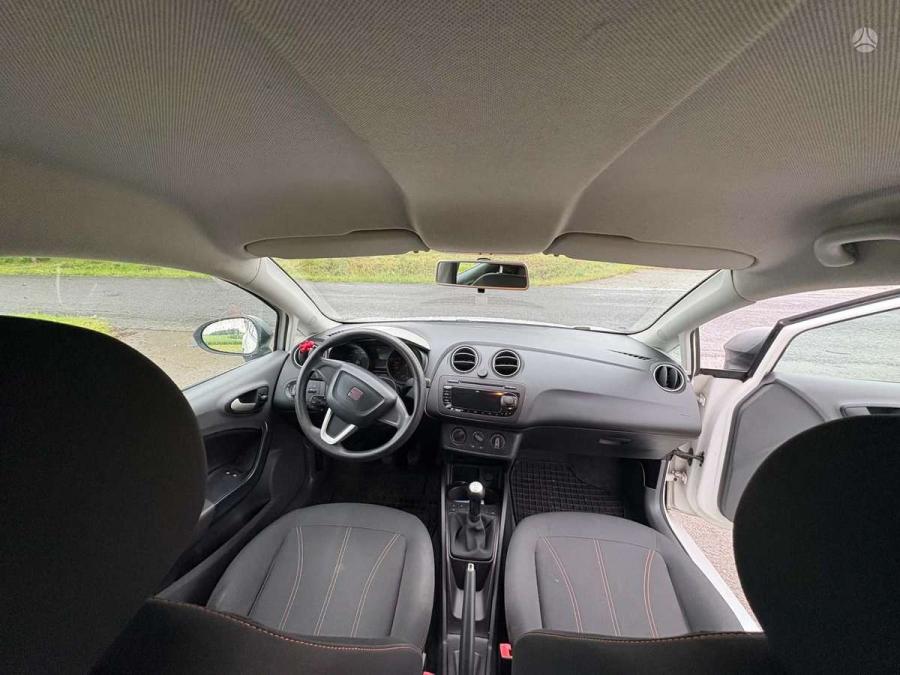 White SEAT Ibiza 2011 in Vilkaviskis, with an engine capacity of 1.39 L and mileage of 159 thousand km for 3100 €, photo 9 on AUTOMOTO.COM.LV