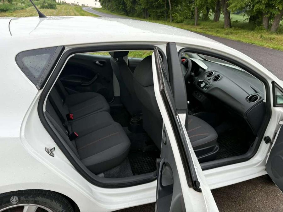 White SEAT Ibiza 2011 in Vilkaviskis, with an engine capacity of 1.39 L and mileage of 159 thousand km for 3100 €, photo 10 on AUTOMOTO.COM.LV