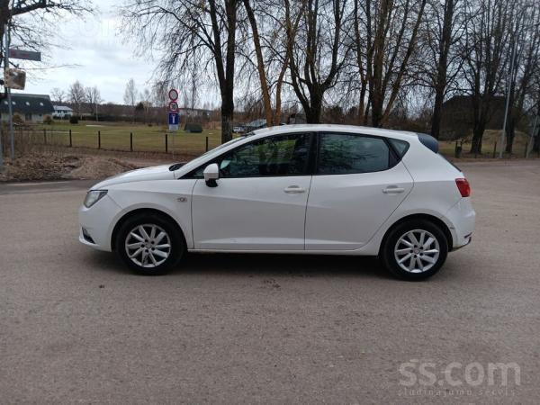 Balts SEAT Ibiza 2012 Ogre, ar dzinēja tilpumu 1.20 L un nobraukumu 0 tūkst. km par 3000 €, foto 2 vietnē AUTOMOTO.COM.LV