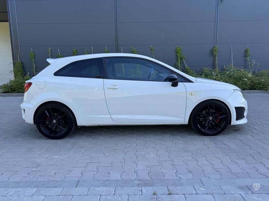 White SEAT Ibiza 2012 in Vilnius, with an engine capacity of 1.39 L and mileage of 230 thousand km for 5500 €, photo 5 on AUTOMOTO.COM.LV
