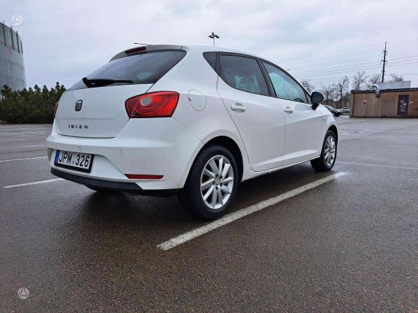 White SEAT Ibiza 2013 in Siauliai, with an engine capacity of 1.39 L and mileage of 205 thousand km for 2490 €, photo 6 on AUTOMOTO.COM.LV