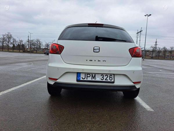 White SEAT Ibiza 2013 in Siauliai, with an engine capacity of 1.39 L and mileage of 205 thousand km for 2490 €, photo 7 on AUTOMOTO.COM.LV