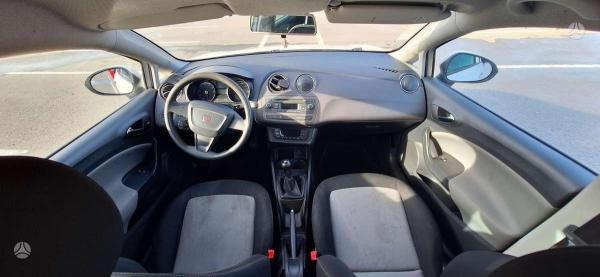White SEAT Ibiza 2013 in Siauliai, with an engine capacity of 1.39 L and mileage of 205 thousand km for 2490 €, photo 9 on AUTOMOTO.COM.LV