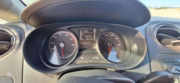 White SEAT Ibiza 2013 in Siauliai, with an engine capacity of 1.39 L and mileage of 205 thousand km for 2490 €, photo 10 on AUTOMOTO.COM.LV