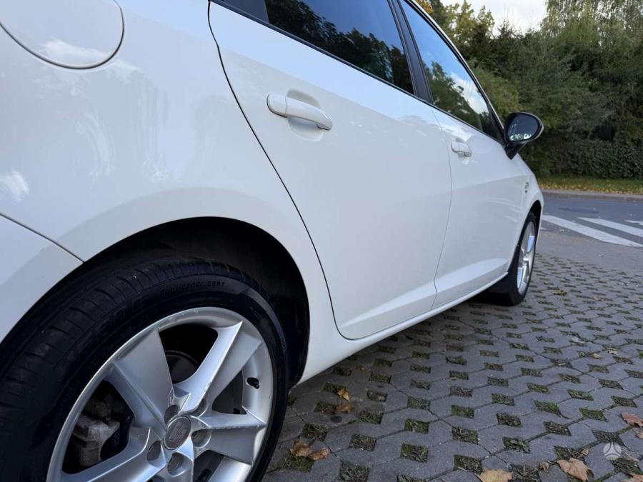 White SEAT Ibiza 2013 in Vilnius, with an engine capacity of 0.00 L and mileage of 187 thousand km for 3500 €, photo 12 on AUTOMOTO.COM.LV