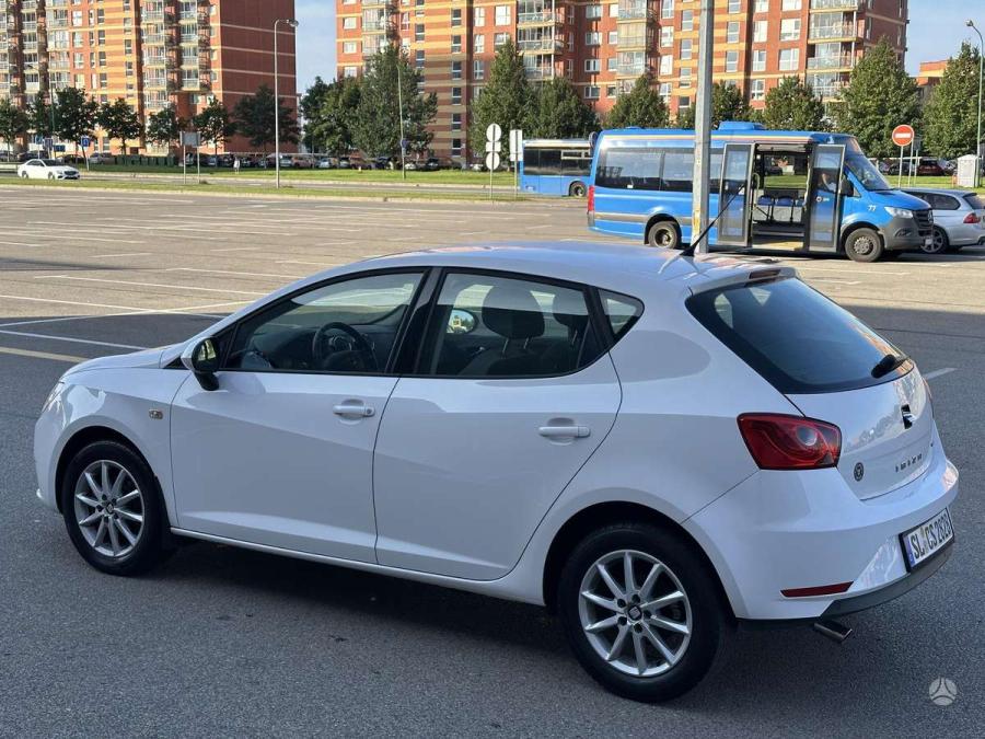 White SEAT Ibiza 2016 in Klaipeda, with an engine capacity of 1.20 L and mileage of 129 thousand km for 4999 €, photo 9 on AUTOMOTO.COM.LV