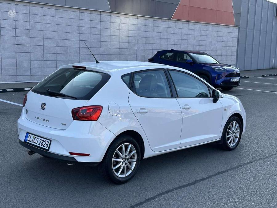 White SEAT Ibiza 2016 in Klaipeda, with an engine capacity of 1.20 L and mileage of 129 thousand km for 4999 €, photo 16 on AUTOMOTO.COM.LV