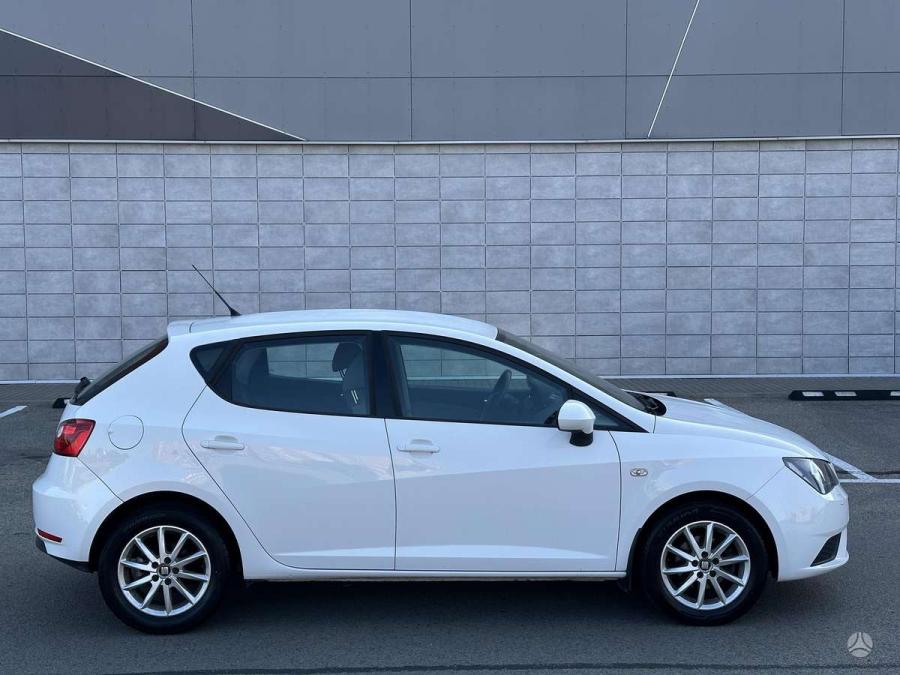 White SEAT Ibiza 2016 in Klaipeda, with an engine capacity of 1.20 L and mileage of 129 thousand km for 4999 €, photo 19 on AUTOMOTO.COM.LV