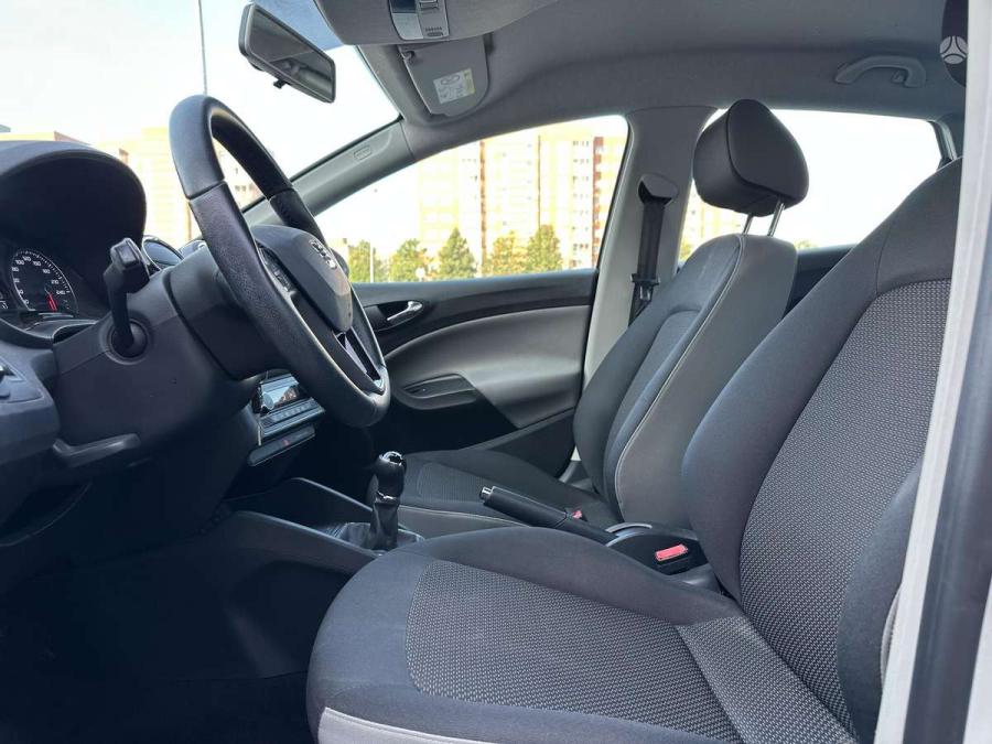 White SEAT Ibiza 2016 in Klaipeda, with an engine capacity of 1.20 L and mileage of 129 thousand km for 4999 €, photo 27 on AUTOMOTO.COM.LV