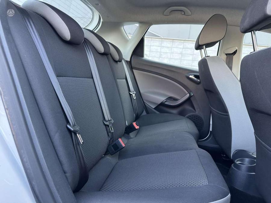 White SEAT Ibiza 2016 in Klaipeda, with an engine capacity of 1.20 L and mileage of 129 thousand km for 4999 €, photo 30 on AUTOMOTO.COM.LV