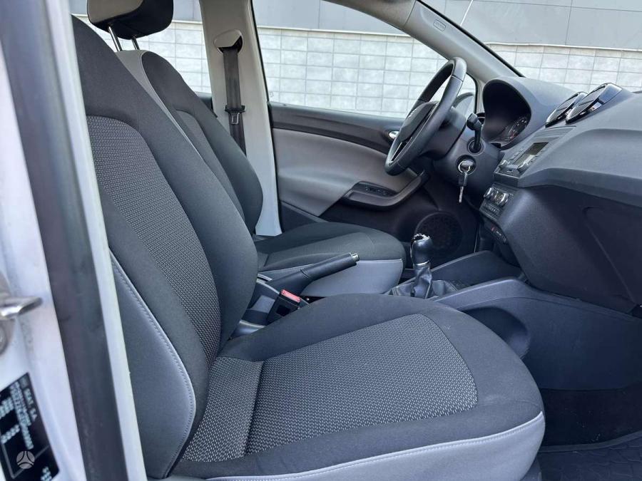White SEAT Ibiza 2016 in Klaipeda, with an engine capacity of 1.20 L and mileage of 129 thousand km for 4999 €, photo 31 on AUTOMOTO.COM.LV