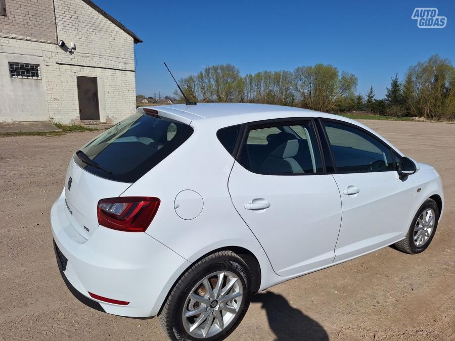 White SEAT Ibiza 2017 in Marijampole, with an engine capacity of 1.40 L and mileage of 146 thousand km for 5650 €, photo 6 on AUTOMOTO.COM.LV