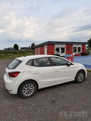 White SEAT Ibiza 2018 in Riga, with an engine capacity of 1.60 L and mileage of 219 thousand km for 6400 €, photo  on AUTOMOTO.COM.LV