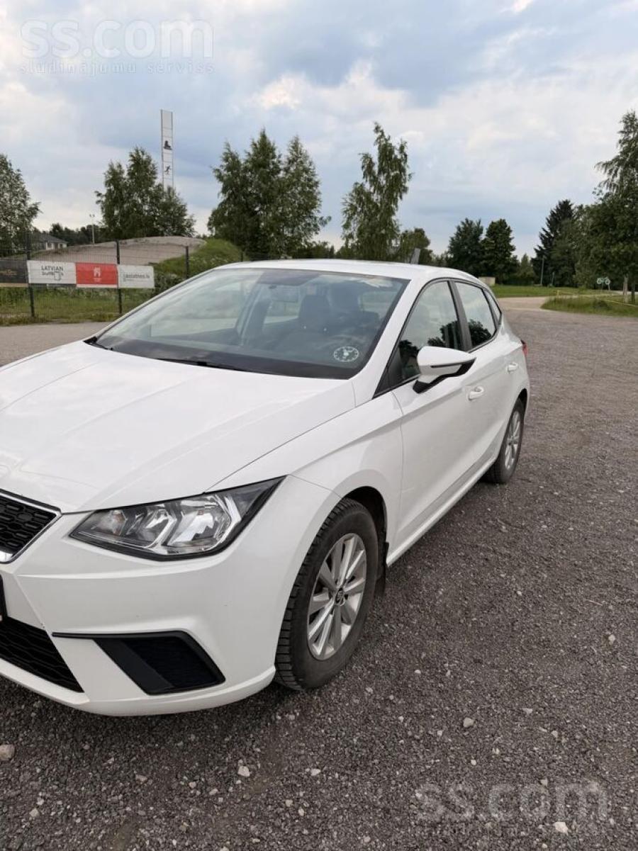 White SEAT Ibiza 2018 in Riga, with an engine capacity of 1.60 L and mileage of 219 thousand km for 6400 €, photo 4 on AUTOMOTO.COM.LV