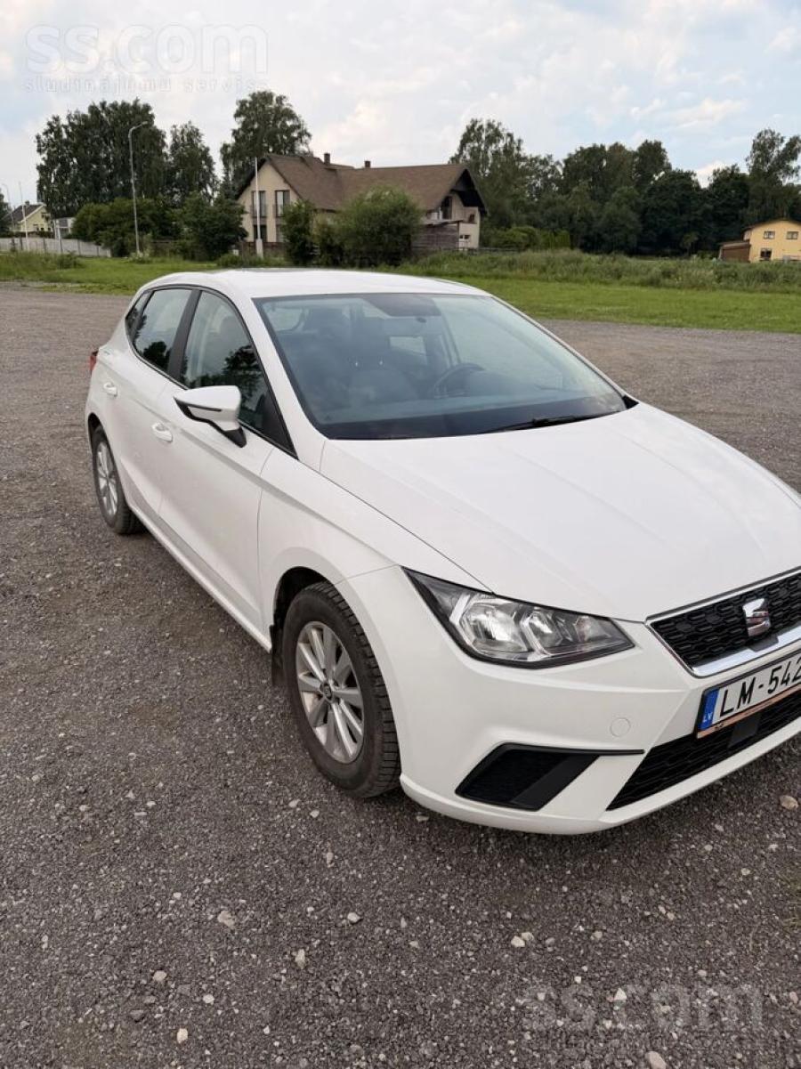 White SEAT Ibiza 2018 in Riga, with an engine capacity of 1.60 L and mileage of 219 thousand km for 6400 €, photo 5 on AUTOMOTO.COM.LV