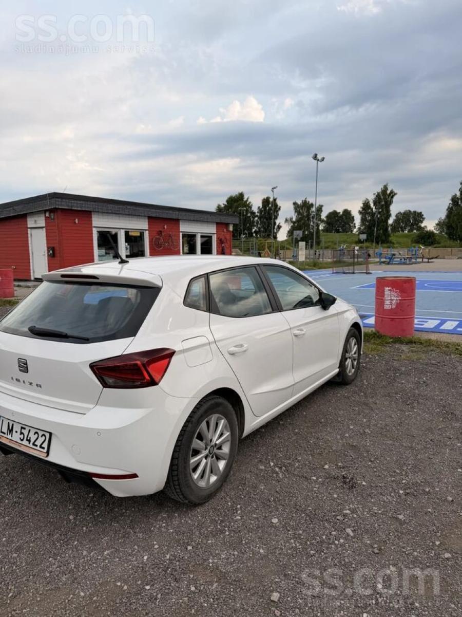 White SEAT Ibiza 2018 in Riga, with an engine capacity of 1.60 L and mileage of 219 thousand km for 6400 €, photo 6 on AUTOMOTO.COM.LV
