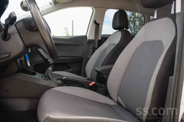 White SEAT Ibiza 2018 in Riga, with an engine capacity of 1.60 L and mileage of 315 thousand km for 8690 €, photo 9 on AUTOMOTO.COM.LV