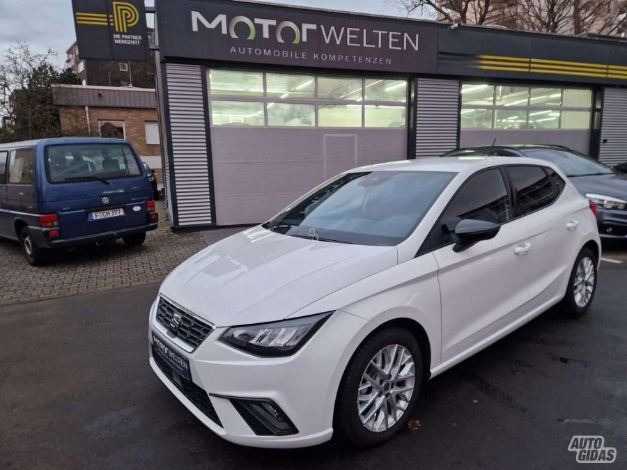 White SEAT Ibiza 2025 in Kaunas, with an engine capacity of 1.00 L and mileage of 12 thousand km for 23269 €, photo 1 on AUTOMOTO.COM.LV