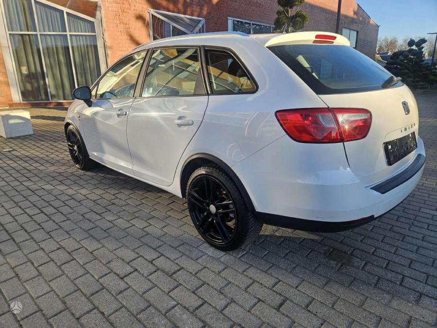 White SEAT Ibiza 2010 in Marijampole, with an engine capacity of 1.60 L and mileage of 216 thousand km for 2950 €, photo 3 on AUTOMOTO.COM.LV
