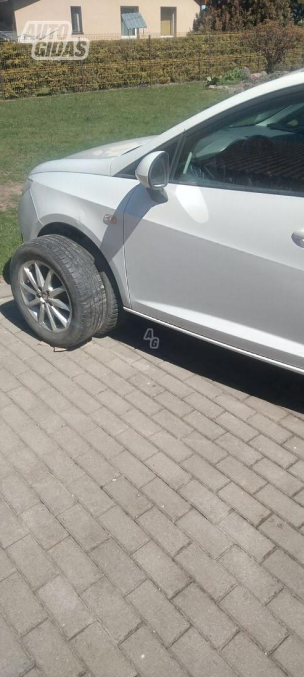White SEAT Ibiza 2011 in Birzai, with an engine capacity of 1.20 L and mileage of 336 thousand km for 2200 €, photo 6 on AUTOMOTO.COM.LV