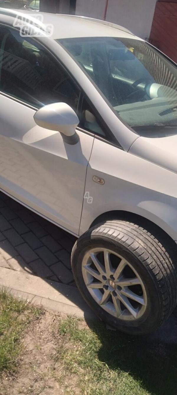White SEAT Ibiza 2011 in Birzai, with an engine capacity of 1.20 L and mileage of 336 thousand km for 2200 €, photo 9 on AUTOMOTO.COM.LV