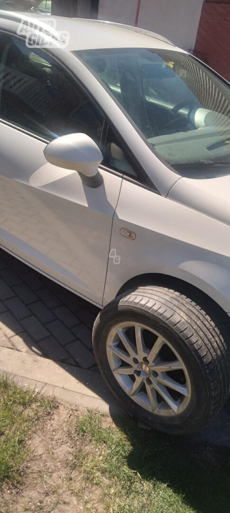 White SEAT Ibiza 2011 in Birzai, with an engine capacity of 1.20 L and mileage of 336 thousand km for 2200 €, photo 10 on AUTOMOTO.COM.LV