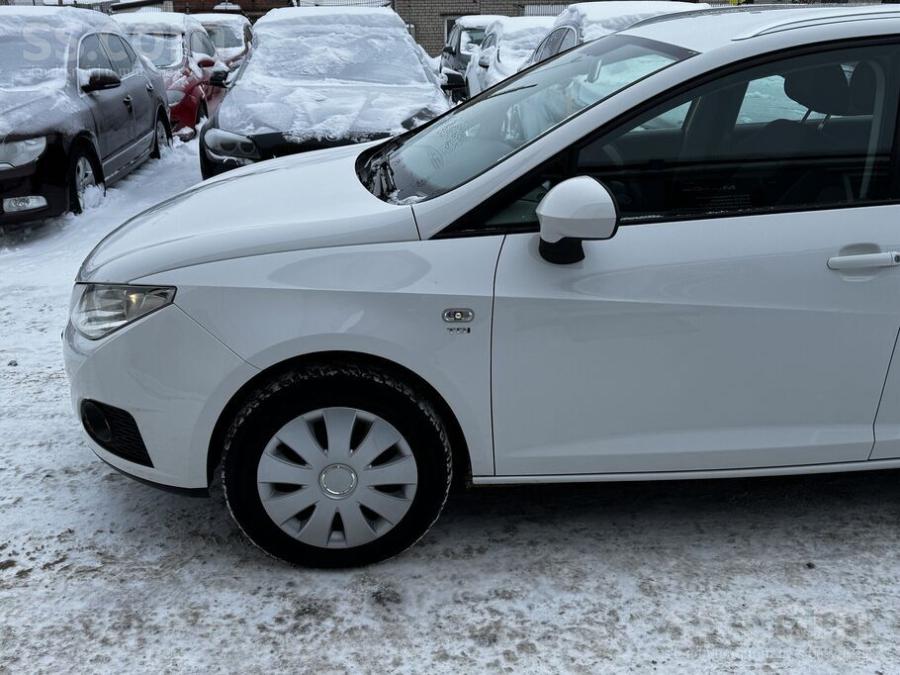White SEAT Ibiza 2011 in Daugavpils, with an engine capacity of 1.60 L and mileage of 0 thousand km for 3590 €, photo 11 on AUTOMOTO.COM.LV