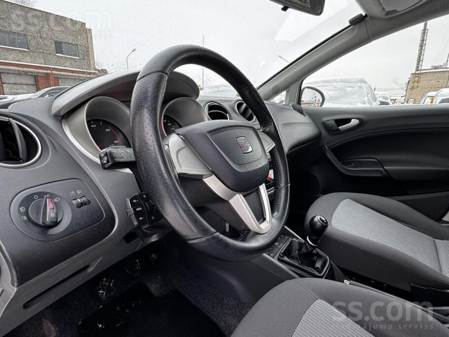 White SEAT Ibiza 2011 in Daugavpils, with an engine capacity of 1.60 L and mileage of 0 thousand km for 3590 €, photo 21 on AUTOMOTO.COM.LV